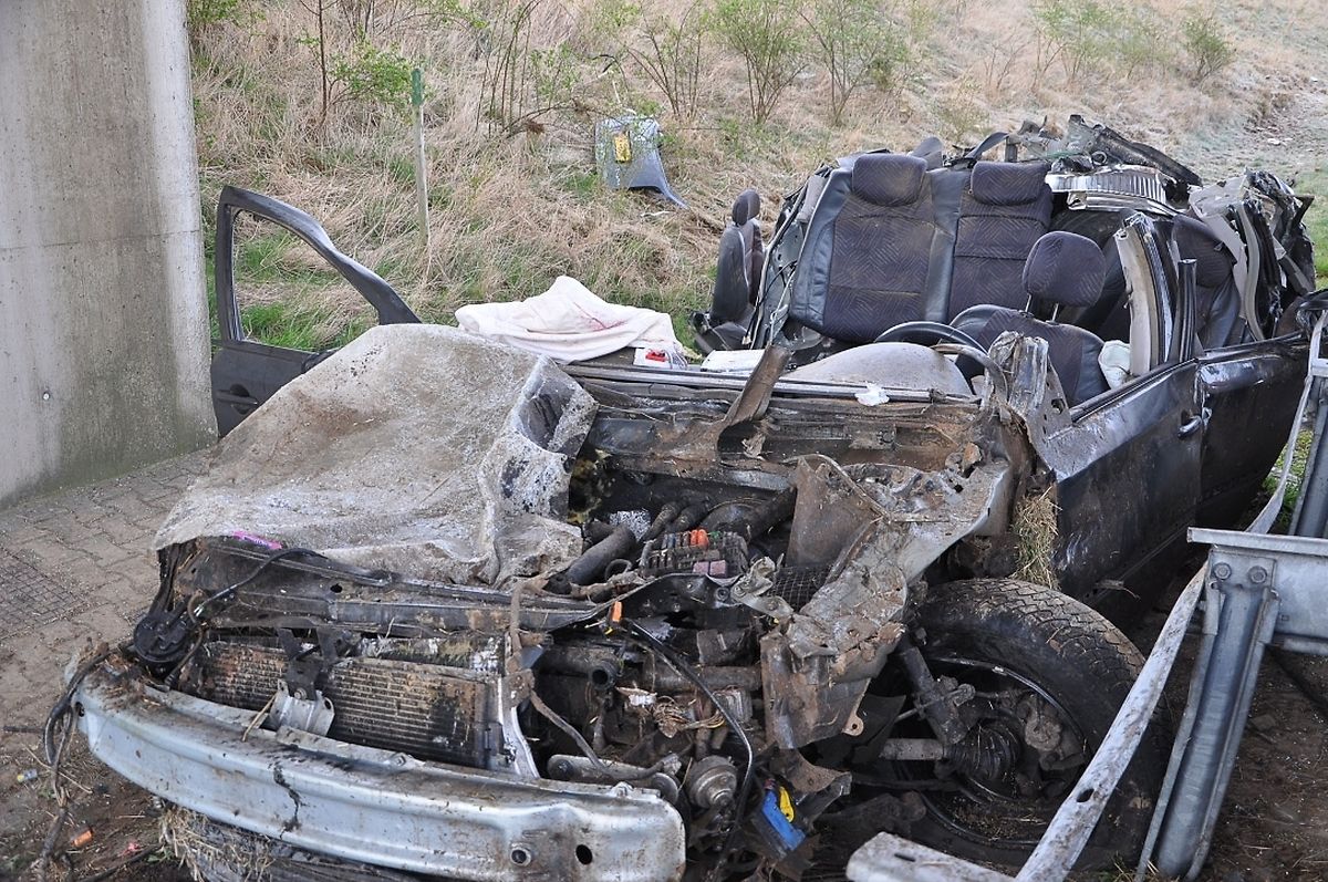 1 dead, 2 seriously injured in A7 accident