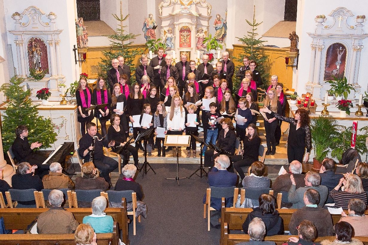 mywort - „Chrëschtconcert“ des „Foulschter Gesank“ zusammen mit einem ...