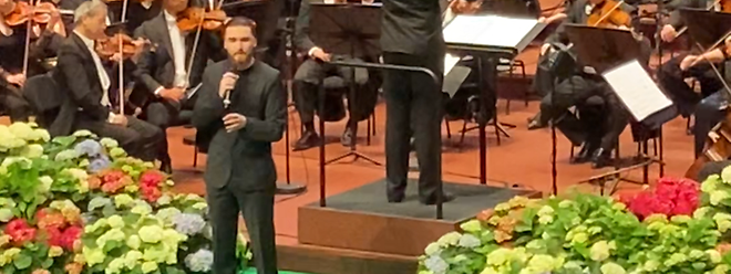 Joel Marques canta para o Grão-Duque Henri pelo seu aniversário
